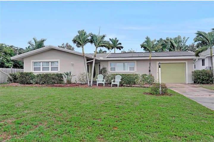 Peaceful And Serene Cape Coral Pool Home - Cape Coral, FL