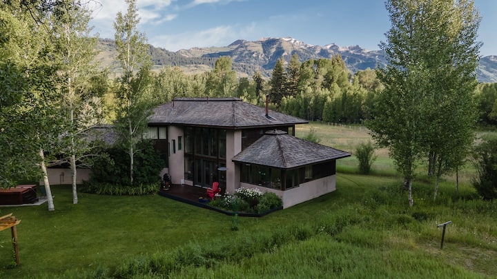 Artistic Retreat 5 Minutes To Ski Jackson Hole! - Jackson, WY