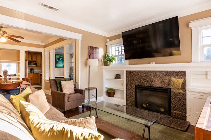 Charming Los Angeles Craftsman-cottage House - Los Angeles, CA