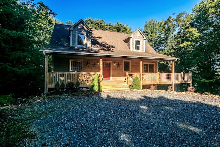 Cheerful 4-bedroom Cabin With Hot Tub - Beech Mountain, NC