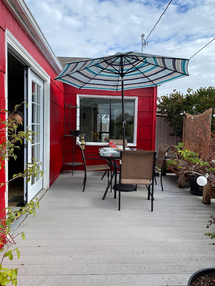 Cheerful Uptown 2-bd With Deck And Water View - Port Townsend