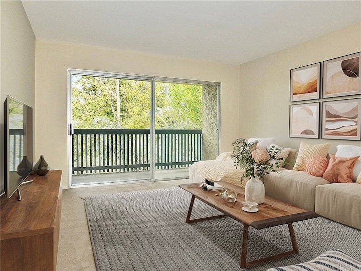 Lovely 1-bedroom Condo With Pool - Cypress, CA
