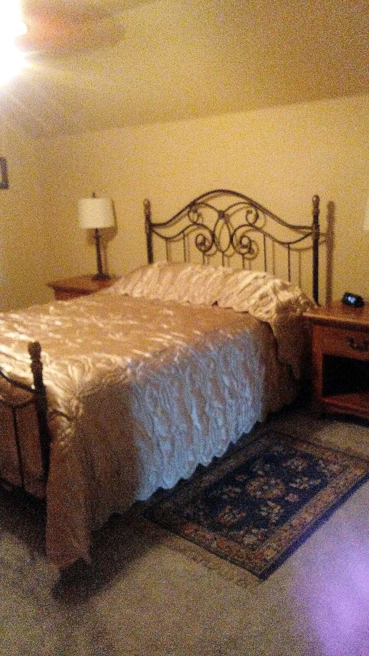 Illa's House (1100 Sq Ft Unit, Bedroom) - Boise, ID