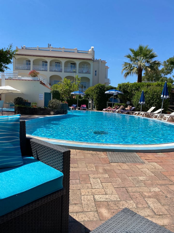 Suite In Centro Nel Verde Della Pineta - Procida