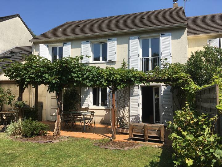 Maison Avec Jardin Proche Du Bourg. - Nantes