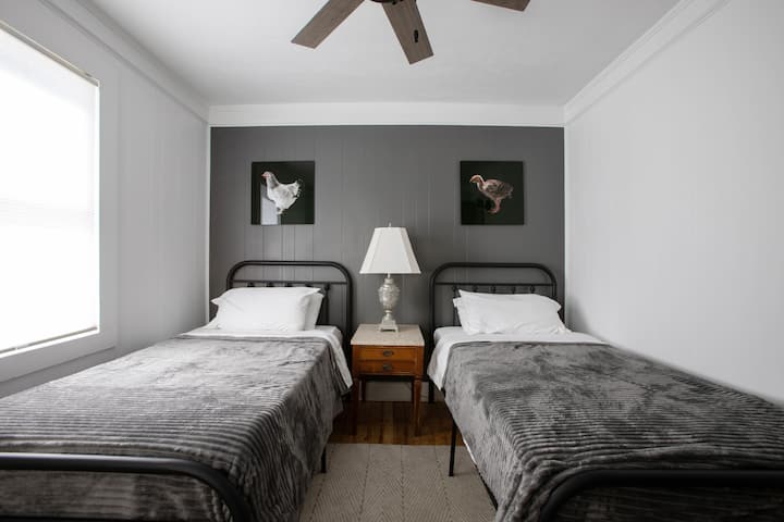 Cozy Modern Farmhouse Close To Mohawk Ski - Litchfield, CT