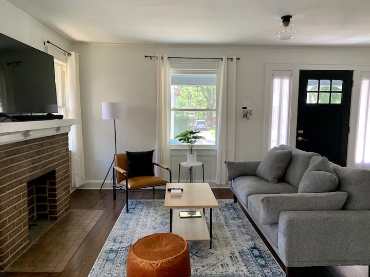 Charming Brookside Bungalow - Kansas City, MO