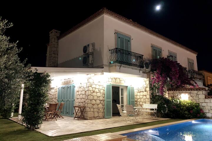 Private Villa With Pool And Yard In Residere ÇEşme - Alaçatı