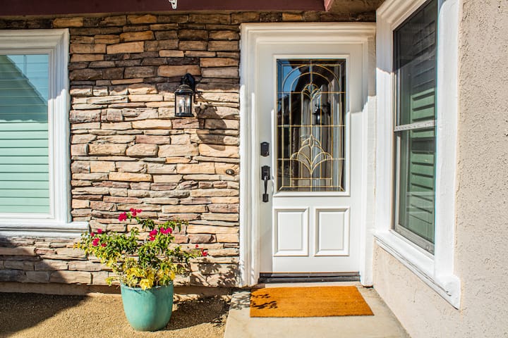 Cozy, Quiet & Fully Remodeld Rancho Cucamonga Home - Rancho Cucamonga, CA