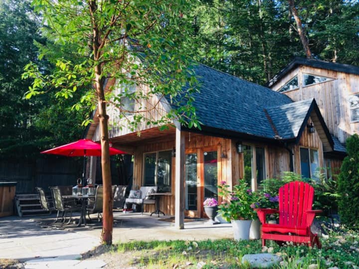 Waterfront, 2 Bedroom, 2 Bath, + Hot Tub - Chemainus