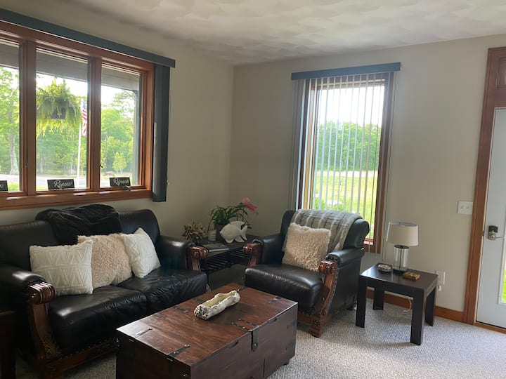 Peaceful Country Retreat Close To Beaches And Uri - South Kingstown, RI