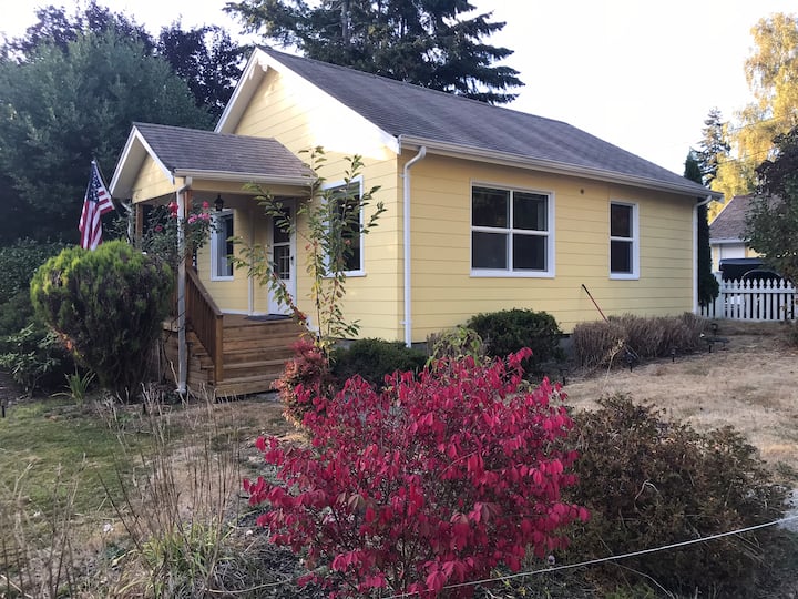 Charming & Cozy, Bungalow! - Bremerton, WA