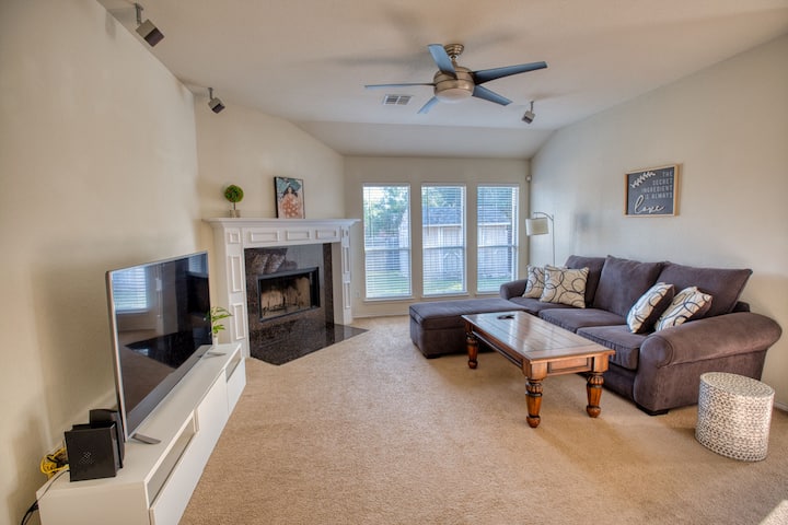 Cozy Modern House - 3 Beds/ 2baths - Killeen, TX