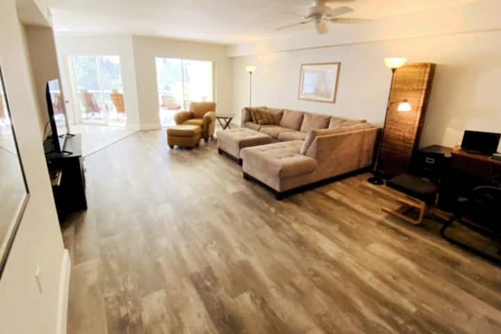 Private Naples Bay Forest Bermuda Bay 2 Condo - Bonita Springs, FL