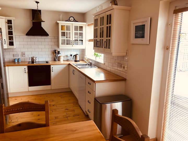 Modern House In Lovely Carney Village - Sligo