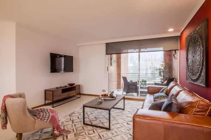 Poblado Escape: 3br Apartment With Stunning View. - Medellín