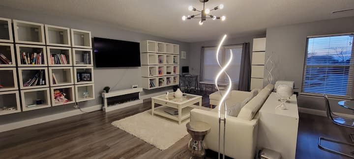 Great Room 20 Min. Driving To Purdue - Lafayette, IN