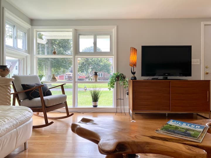 Mid-century Modern 4-bedroom W/yard - Saugerties, NY