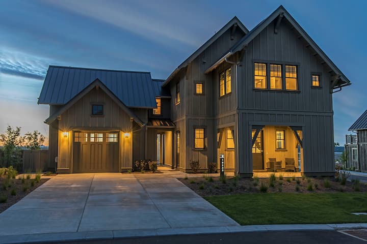 Hottub, Fire Pit, Outdoor Living, Bend Resort Fun - Bend, OR