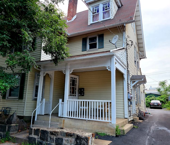 Lovely 2-bedroom Apartment Close To Everything! - Bethlehem, PA