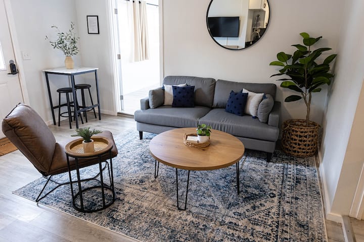 Spacious, Clean, And Close To Airport. - Hawaii