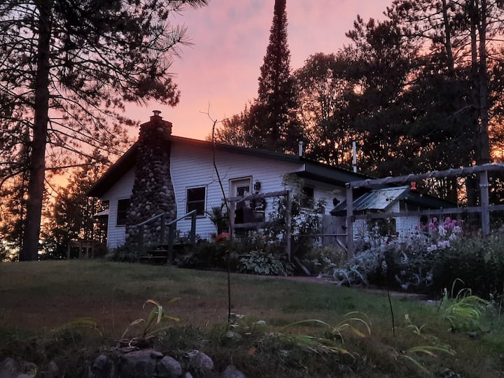 Lakeside Garden Cottage - Copper Falls State Park, Mellen