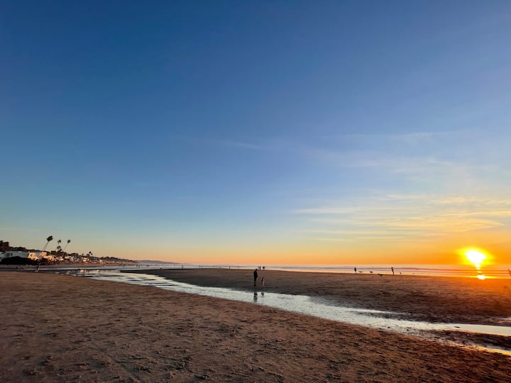 Lovely 2-bedroom Condo With Pool And Ocean View - Del Mar, CA
