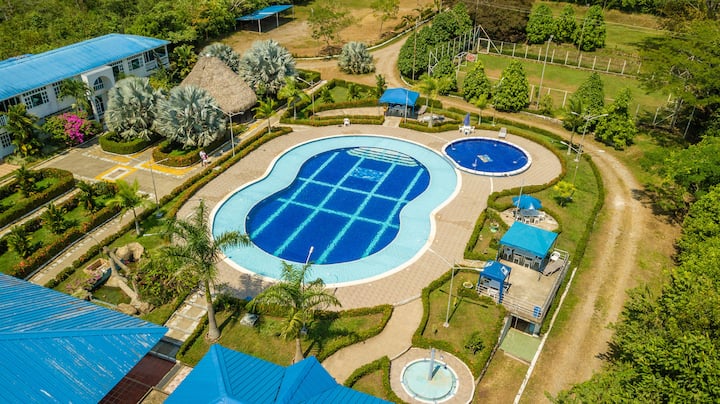 Complejo Turístico Encantador Con Piscina - Yopal