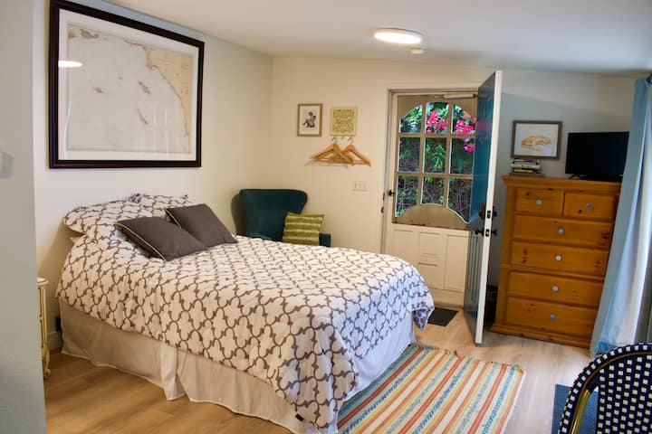 Bougainvillea Bungalow - Guesthouse In Midtown - Ventura, CA