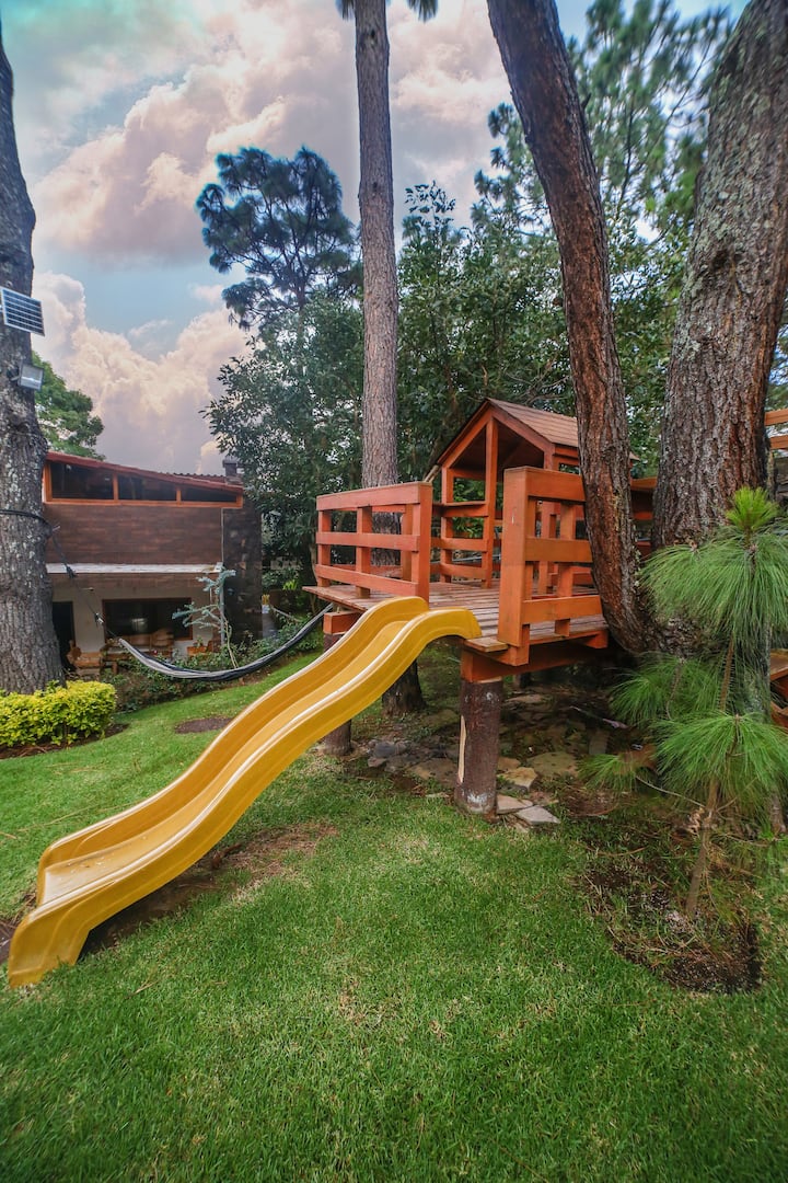 Juegos Infantiles, Futbolito, Amplios Jardines. - Michoacán