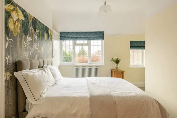 Private Double + En-suite Spacious House + Parking - Croydon
