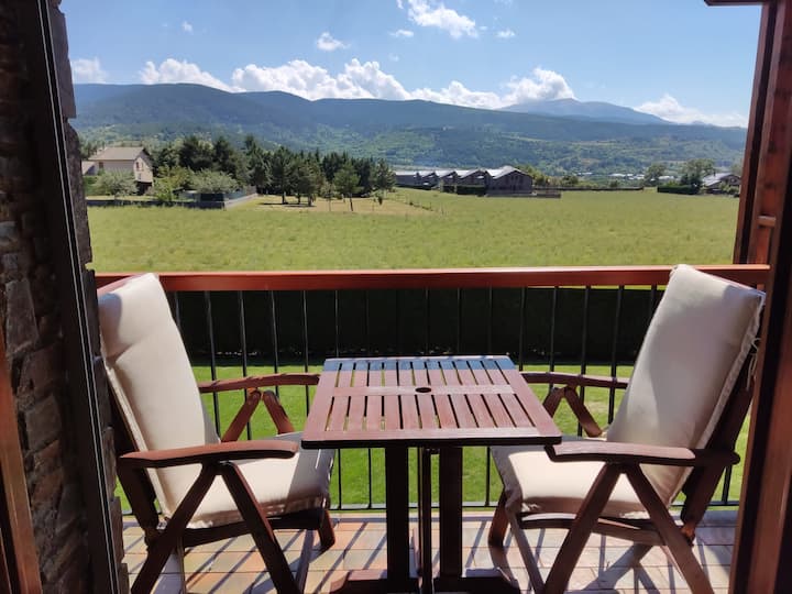 Cal Querol Palau, Parking Pista De Fútbol I Tennis - Puigcerdà