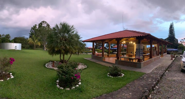 Finca Con Piscina Cerca Al Parque Del Cafe. - Armenia