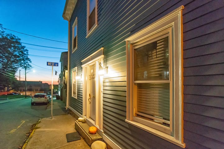 Cozy One Bedroom, Ground Floor Unit In Newport. - Newport, RI