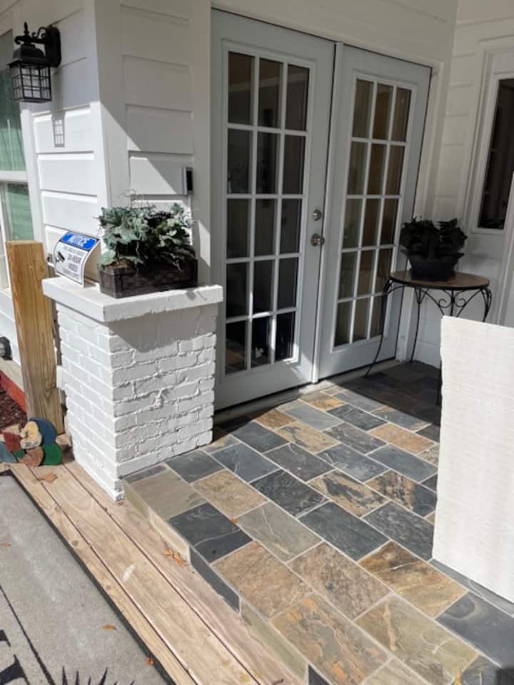 Large Studio W/d Kit Xlg Ba Full Size Bed Or Twin - Greenville, SC