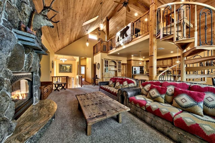 Luxury House, Hot Tub, Pool Table, Pet Friendly - South Lake Tahoe, CA