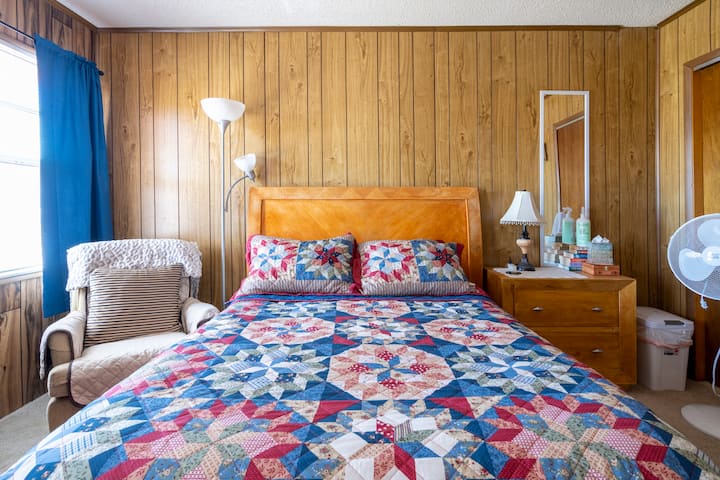 Vintage Room - Fort Myers, FL