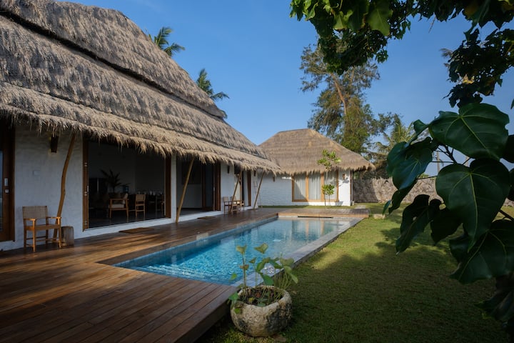 Secluded Beach Front Villa > Bed And Breakfast -