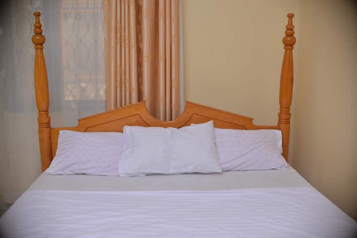 Cheerful 6 Bedroom With Free Parking - Uganda