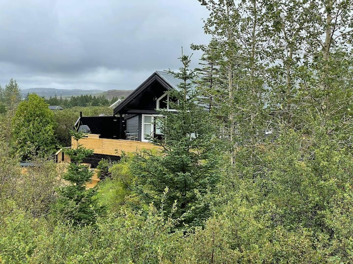 Cozy Local Cottage With Amazing View - Iceland
