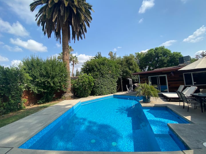 Cozy 3-bdrm Villa With Pool&tub - Los Angeles, CA