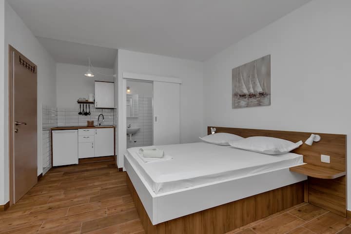 Comfortable Studio Apartment With Free Parking - Igrane