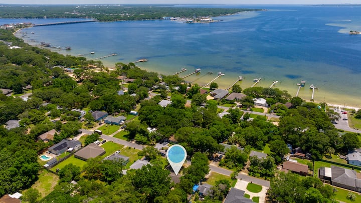 Cozy 4 Bedroom Rental, Walking Distance To Bay - Fort Walton Beach, FL