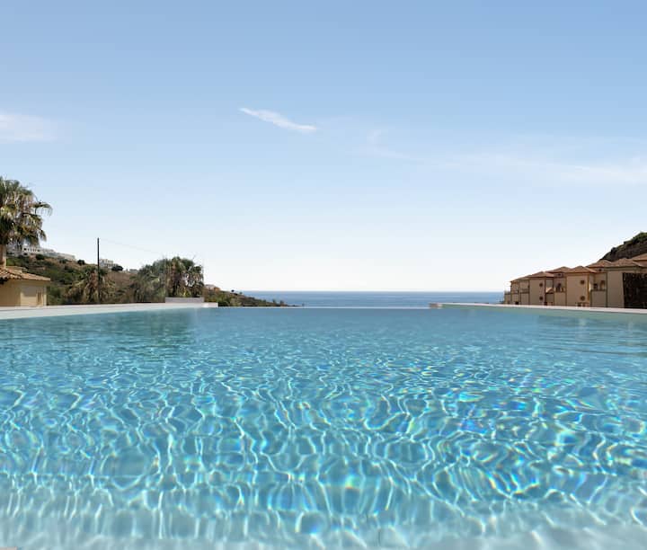 Luxury Villa Walk To Beach, Has Gym & Table Tennis - Estepona