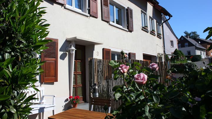 Schönes Ferienhaus Mit Sonnenterasse - Engen