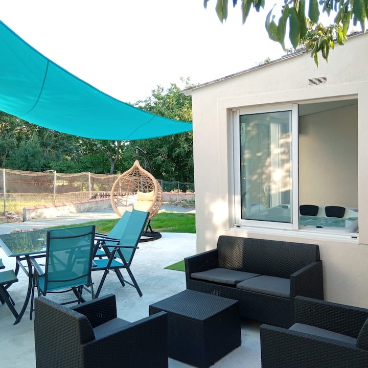 Gîte Chaleureux Avec Jacuzzi - Vendée
