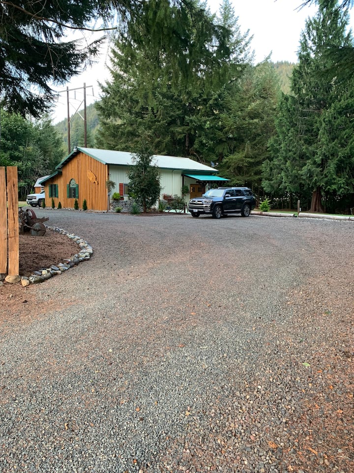 2 Bedroom Cabin With Plenty Of Parking, Rv Hook Up - Ike Kinswa State Park, Silver Creek