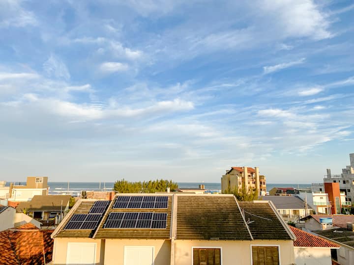 Vista Para O Mar Na Sala E Pôr Do Sol Nos Quartos - Tramandaí