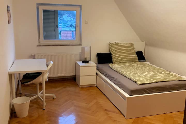 Helles Apartment: Wohn + Schlafzimmer, Küche & Bad - Stuttgart