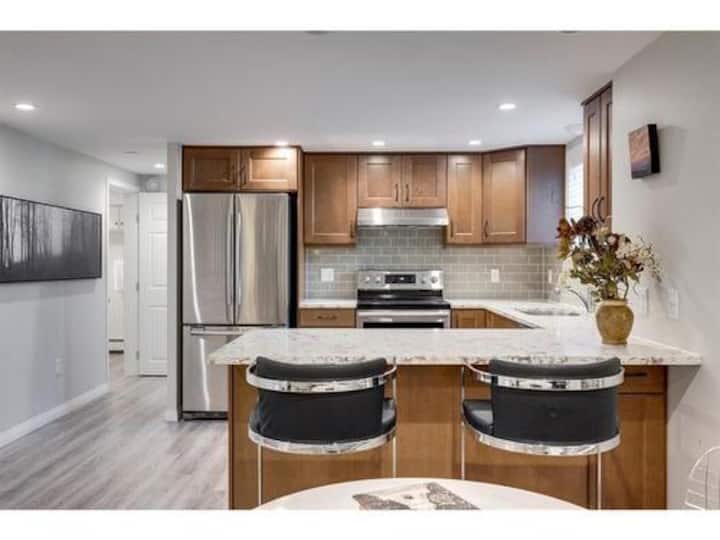🔹Exquisite 2 Bdrm Private Suite With Backyard🔹️ - Calgary